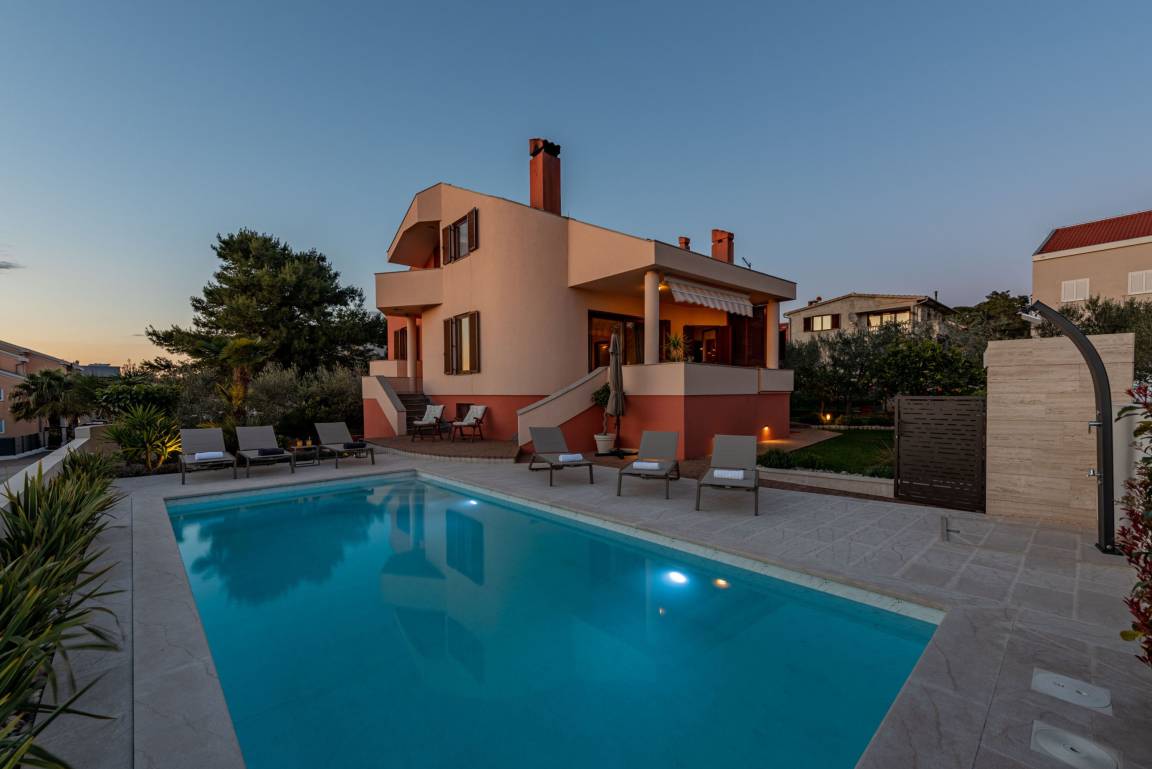 250 M² Villa ∙ 4 Schlafzimmer ∙ 8 Gäste - Zadar
