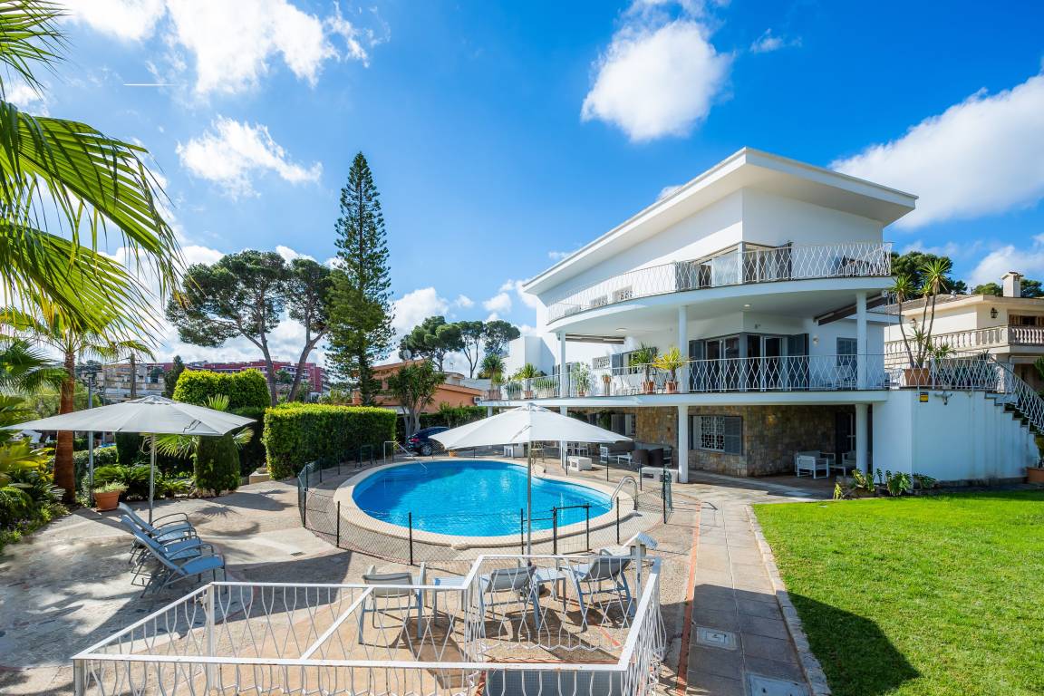 670 M² Villa ∙ 8 Habitaciones ∙ 12 Huéspedes - El Arenal