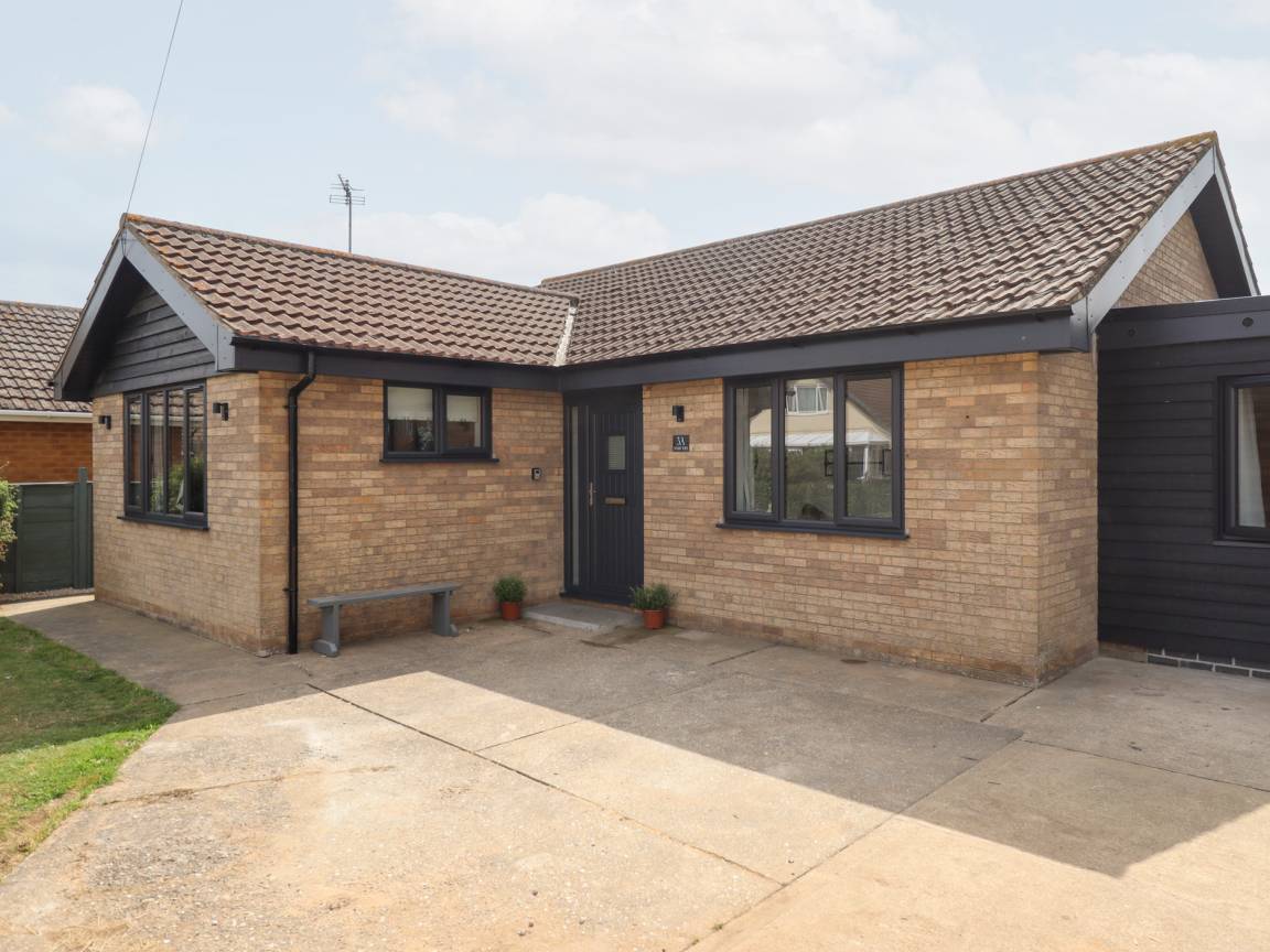 Cottage ∙ 3 Bedrooms ∙ 6 Guests - Sutton on Sea