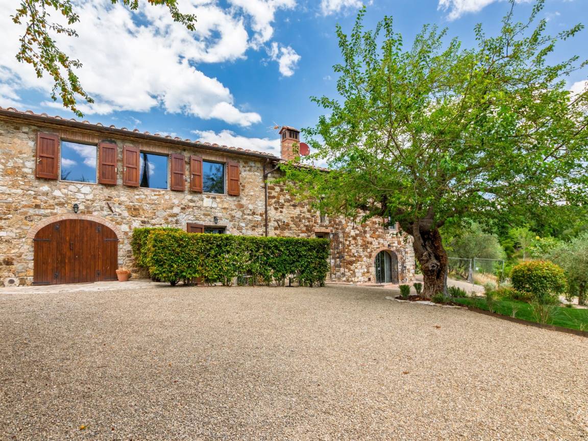 310 M² Villa ∙ 4 Bedrooms ∙ 9 Guests - Monteriggioni