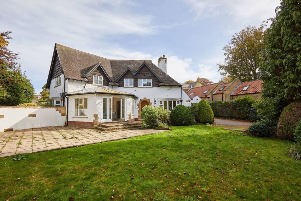 Apartment ∙ 3 Bedrooms ∙ 6 Guests - Scarborough