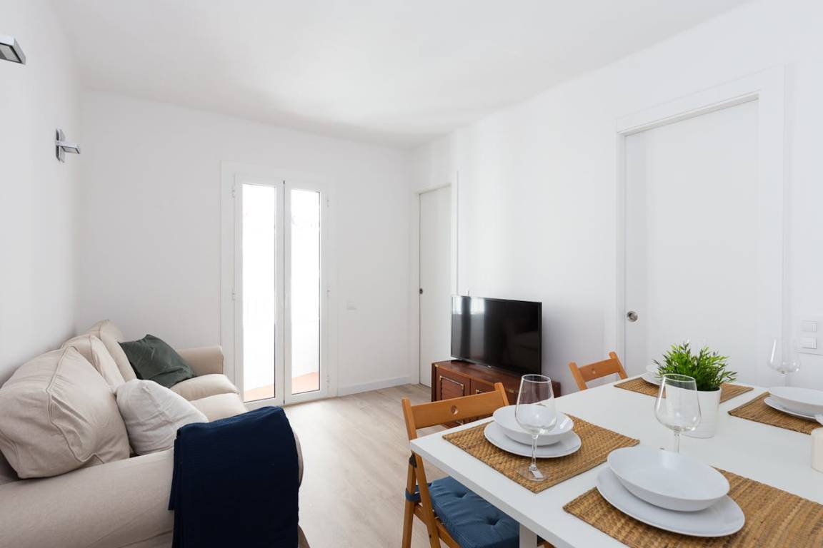 48 M² Apartamento ∙ 2 Habitaciones ∙ 5 Huéspedes - L'Hospitalet de Llobregat