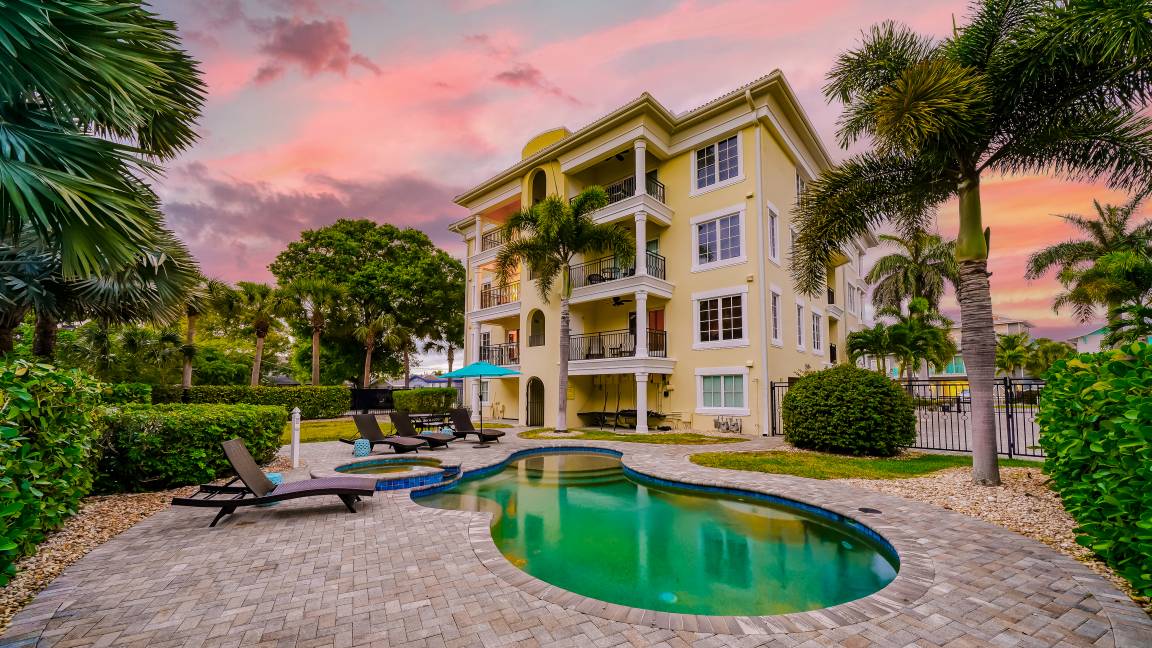 301 M² House ∙ 4 Bedrooms ∙ 8 Guests - Siesta Key, FL