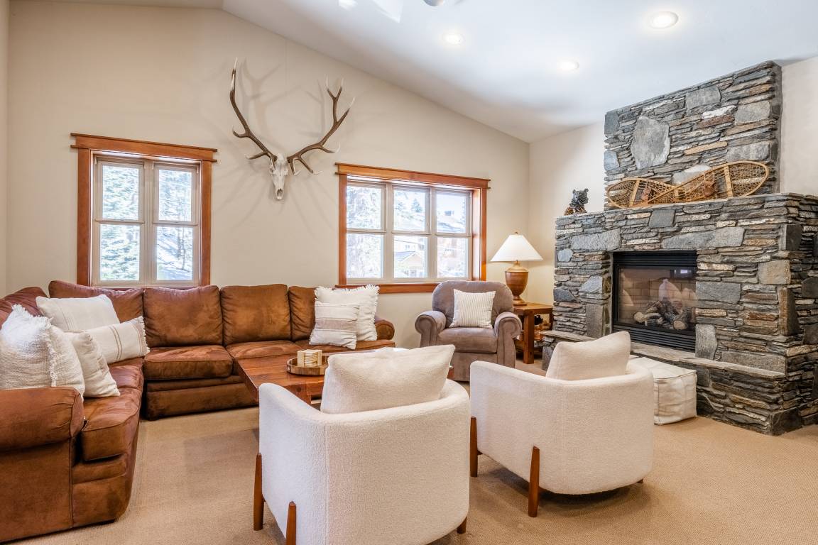 195 M² House ∙ 4 Bedrooms ∙ 10 Guests - Mammoth Lakes, CA