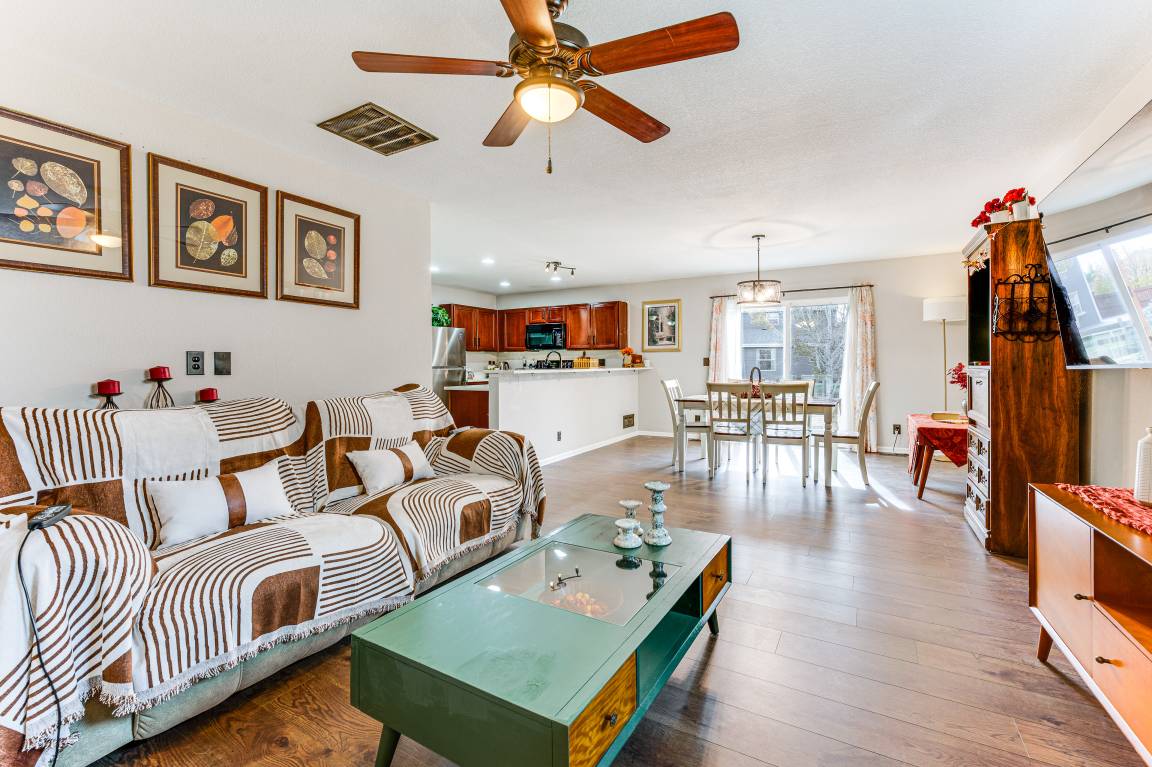 122 M² House ∙ 3 Bedrooms ∙ 6 Guests - Brighton, CO