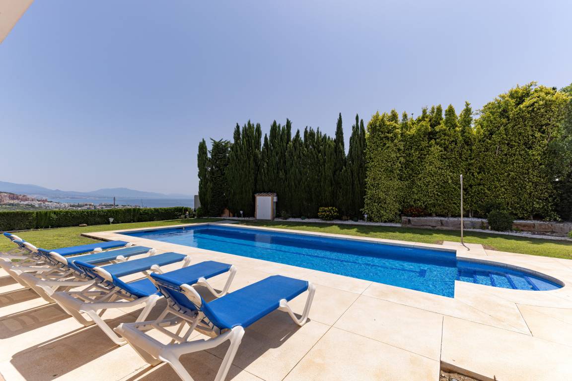 280 M² Villa ∙ 5 Slaapkamers ∙ 10 Gasten - Manilva