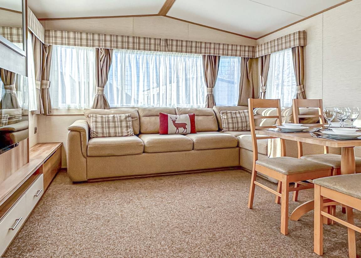 Caravan ∙ 2 Bedrooms ∙ 4 Guests - Isle of Wight