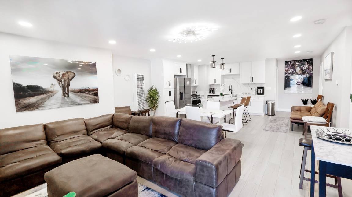 1310 M² House ∙ 3 Bedrooms ∙ 8 Guests - Spring Valley, CA