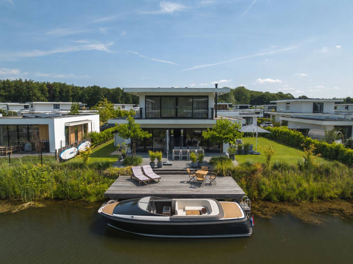 228 M² Huis ∙ 4 Slaapkamers ∙ 8 Gasten - Zeewolde