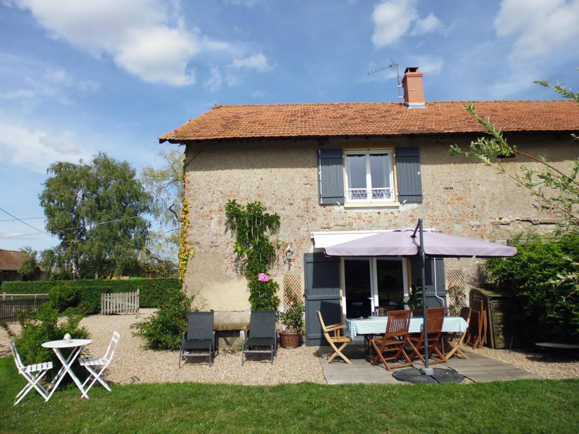 140 M² Cottage ∙ 4 Bedrooms ∙ 8 Guests - Auvergne