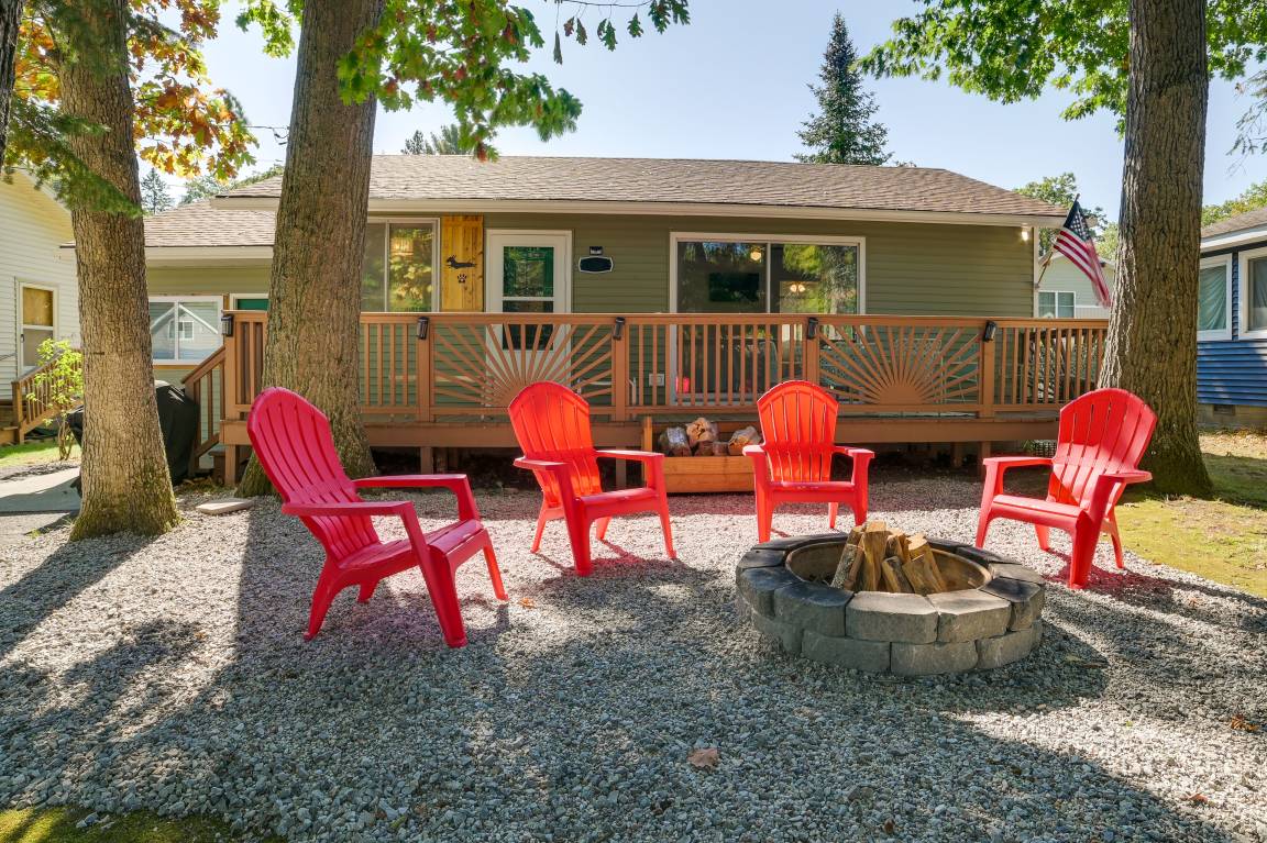 92 M² Cottage ∙ 3 Bedrooms ∙ 6 Guests - Higgins Lake, MI