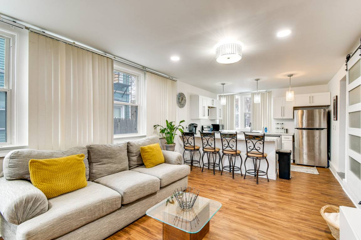 148 M² Ferienhaus ∙ 3 Schlafzimmer ∙ 6 Gäste - Rochester, NY