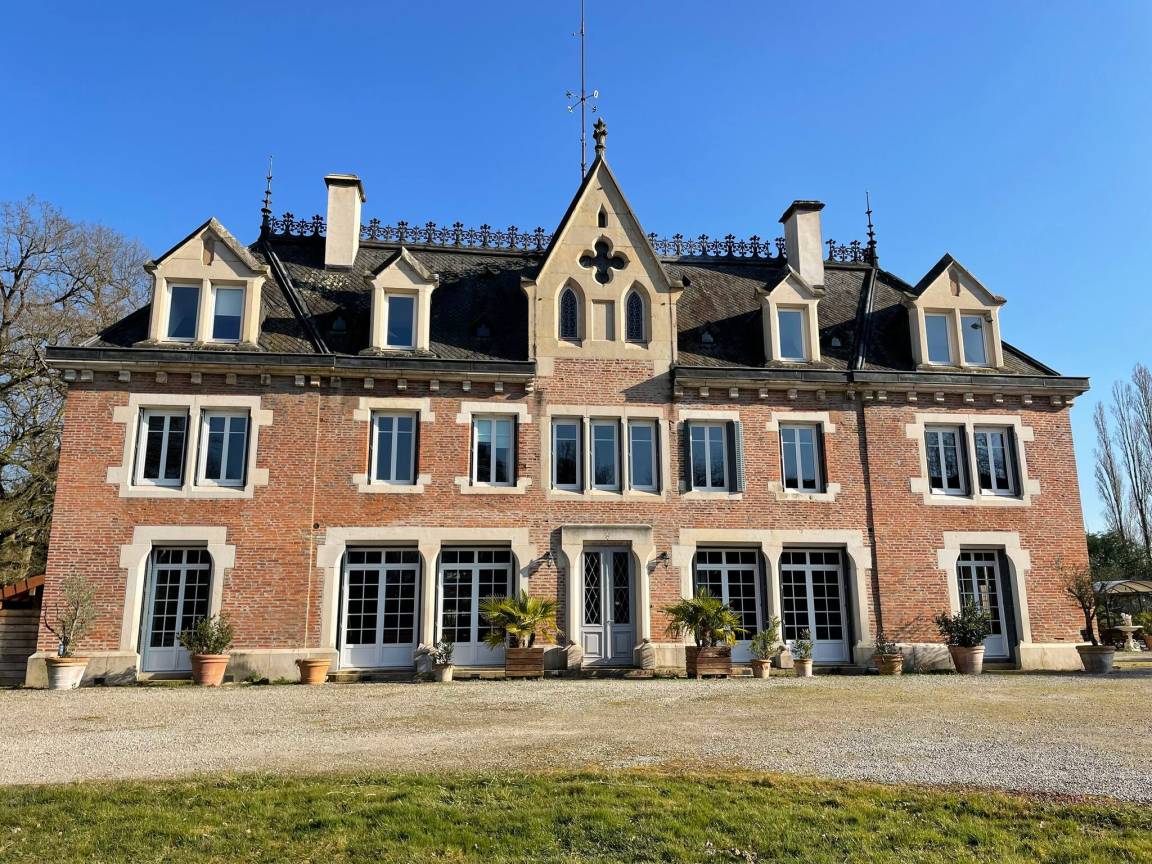 350 M² Villa ∙ 13 Chambres ∙ 25 Personnes - Bourgogne-Franche-Comté