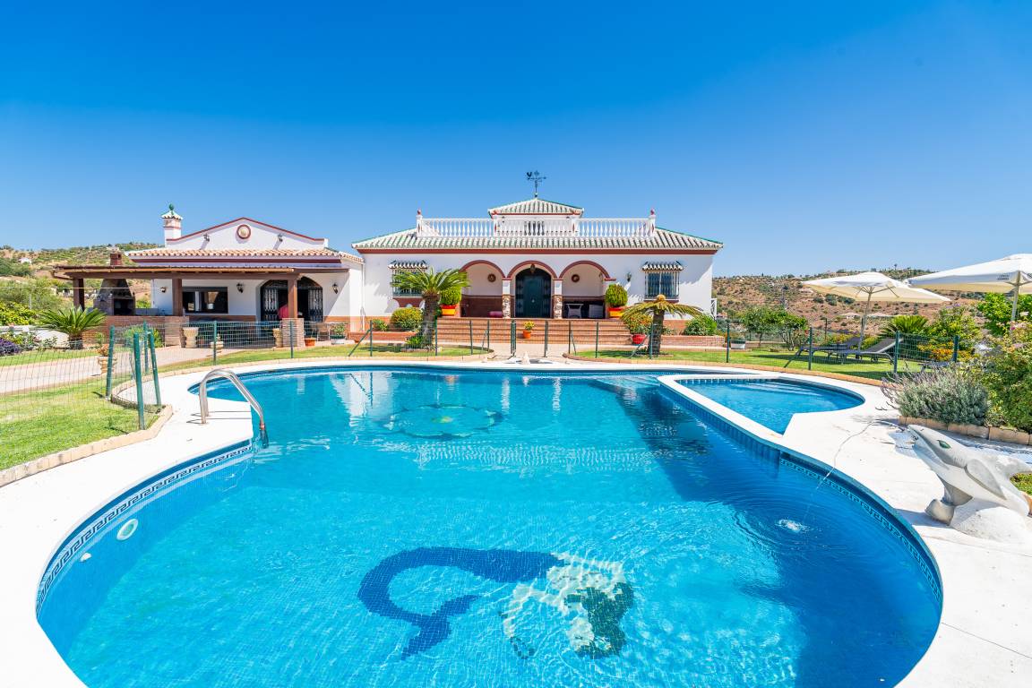 230 M² Casa Rural ∙ 5 Habitaciones ∙ 10 Huéspedes - Andalucía