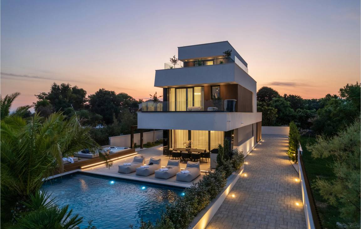 270 M² House ∙ 4 Bedrooms ∙ 8 Guests - Privlaka