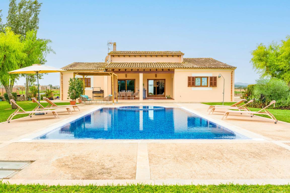 220 M² Villa ∙ 3 Bedrooms ∙ 6 Guests - Sa Pobla