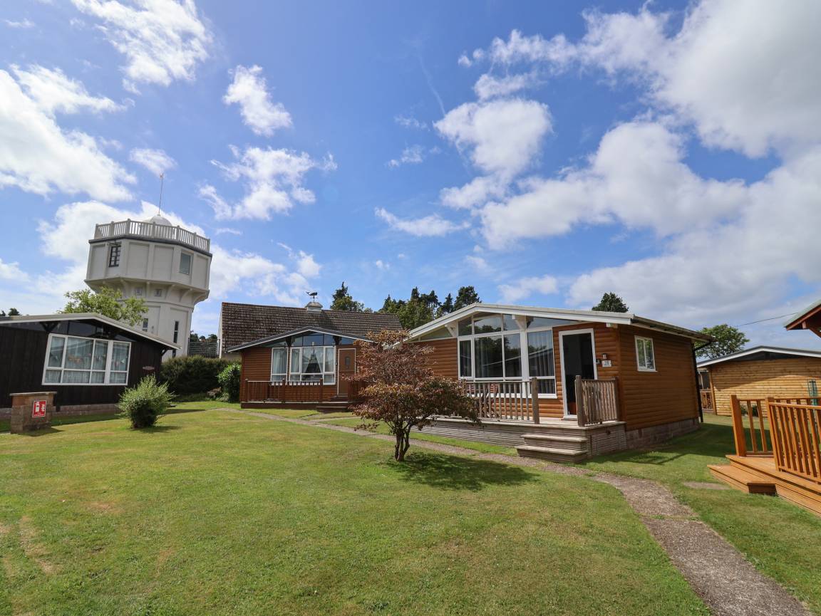 Cottage ∙ 2 Bedrooms ∙ 4 Guests - Beer