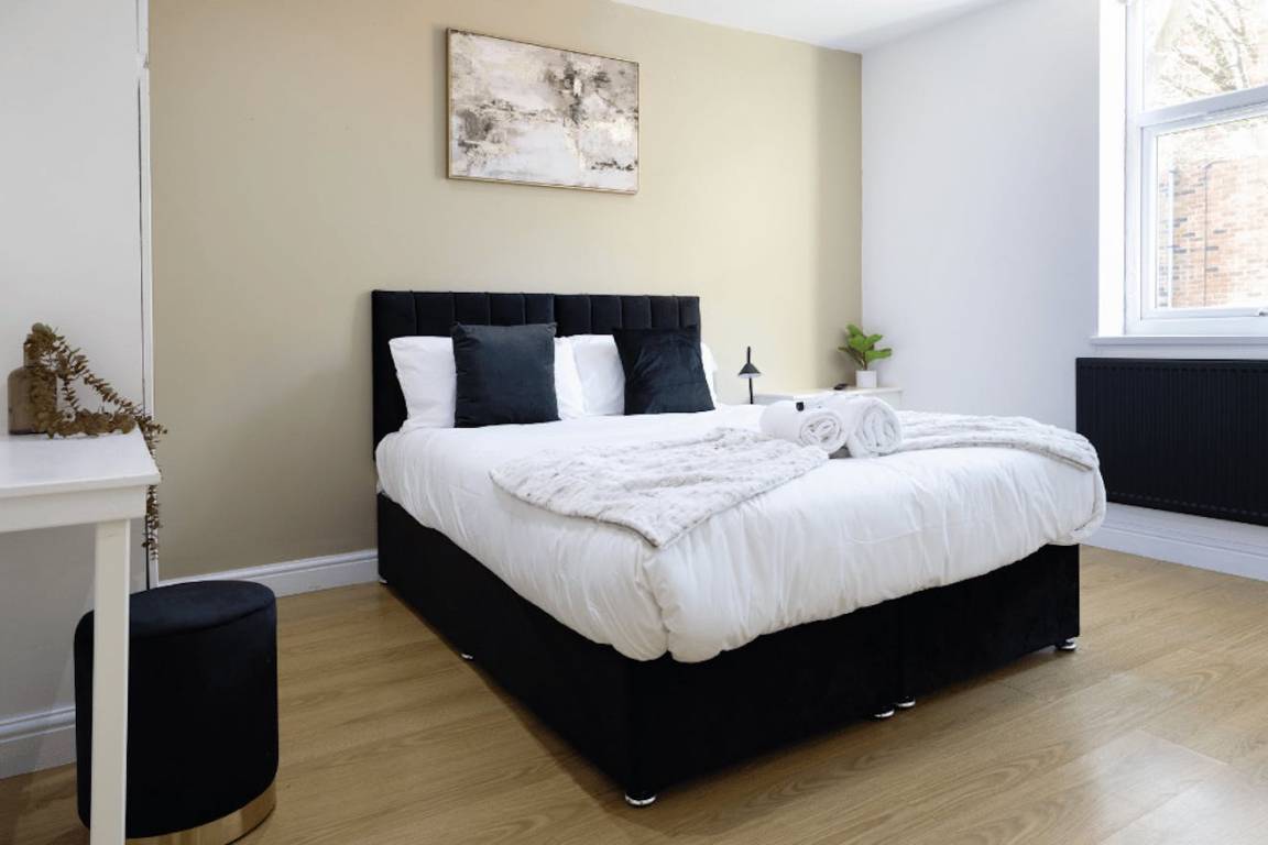 74 M² House ∙ 4 Bedrooms ∙ 8 Guests - Preston