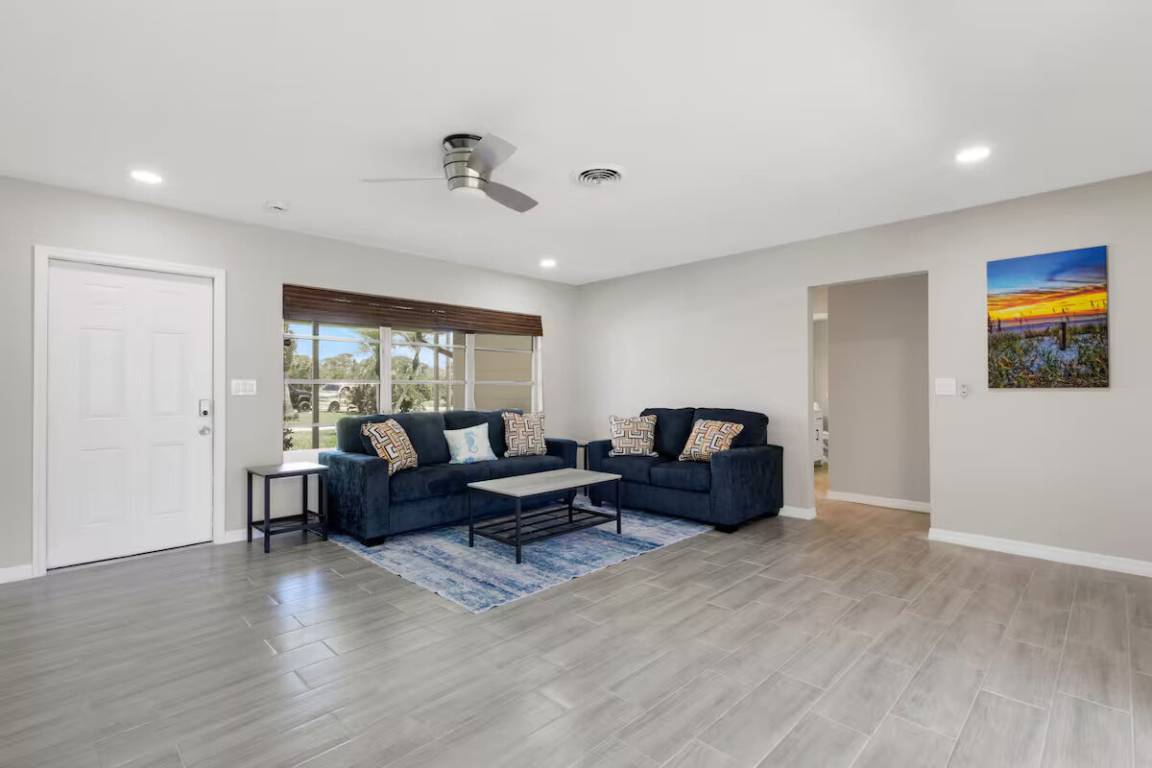 House ∙ 3 Bedrooms ∙ 10 Guests - Venice Beach, FL