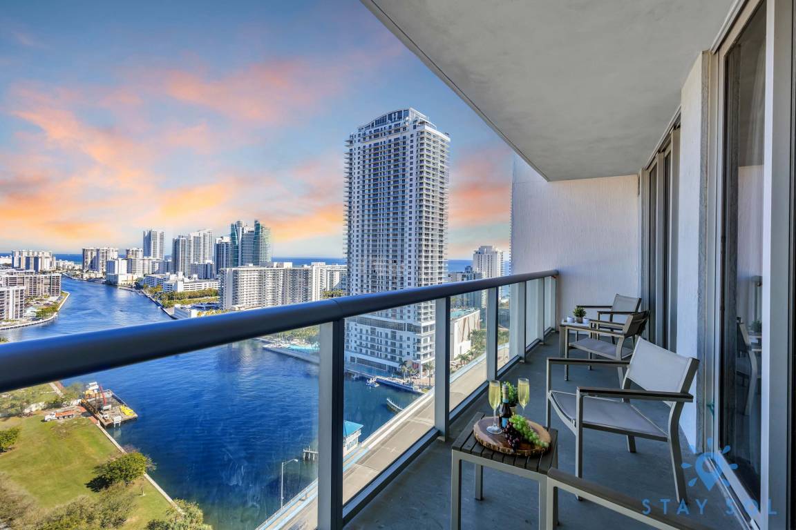 Apartment ∙ 2 Bedrooms ∙ 6 Guests - Hallandale Beach, FL