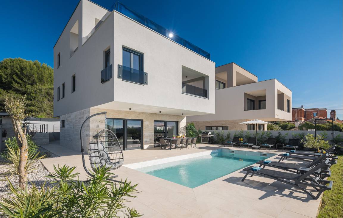 260 M² House ∙ 4 Bedrooms ∙ 8 Guests - Pula