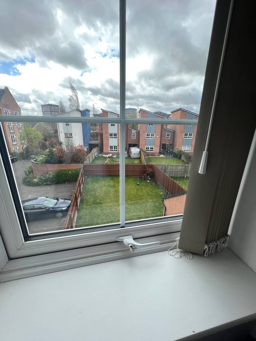 200 M² House ∙ 6 Bedrooms ∙ 10 Guests - Coventry