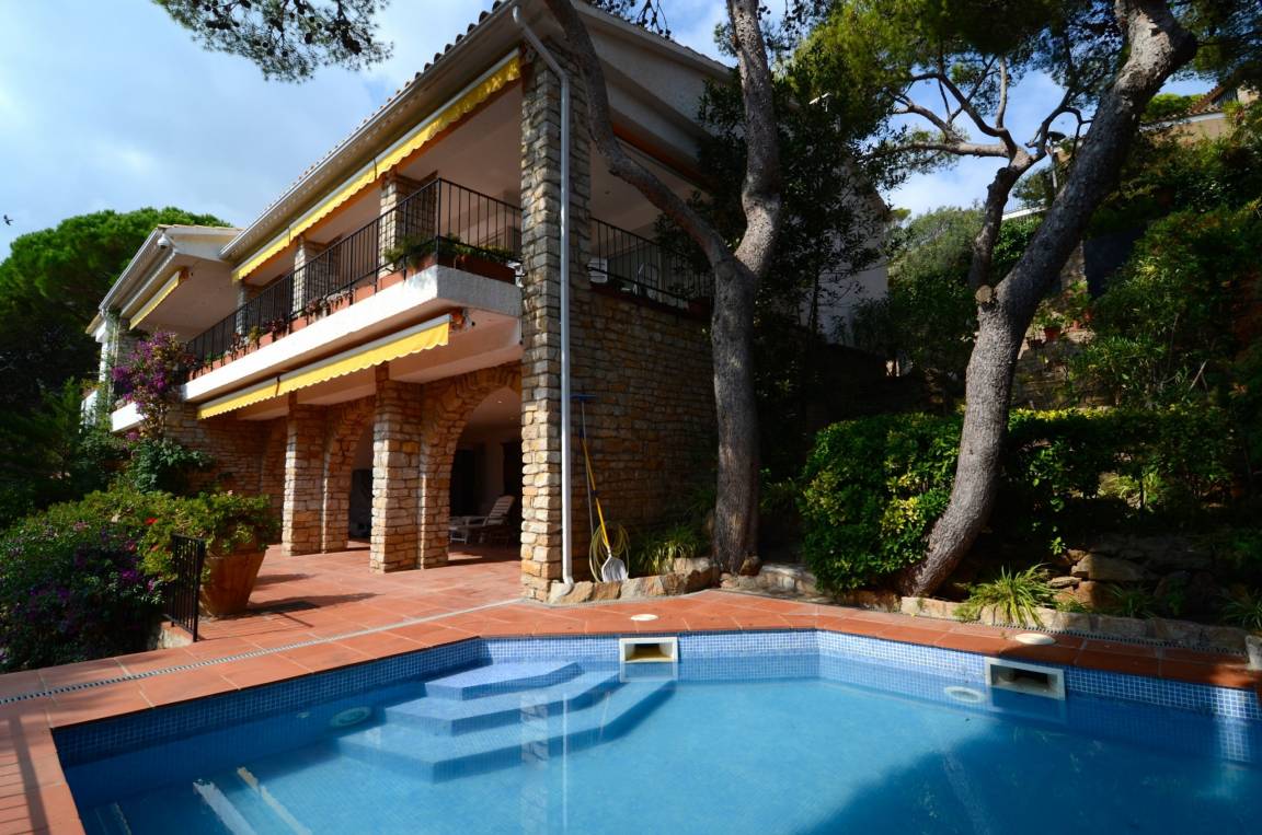 300 M² Villa ∙ 5 Bedrooms ∙ 9 Guests - Tamariu