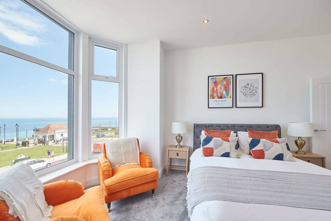 Apartment ∙ 3 Bedrooms ∙ 6 Guests - Whitby Beach