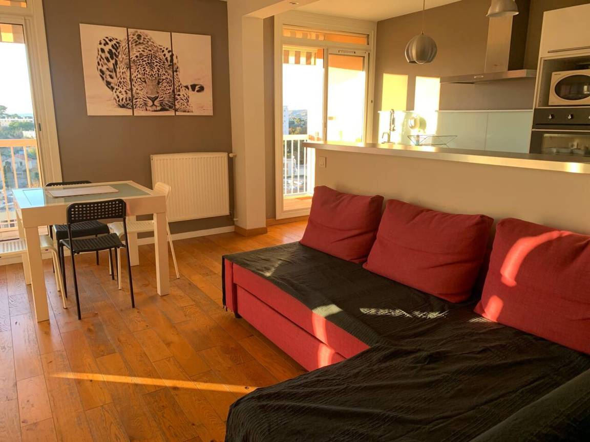 70 M² Huoneisto ∙ 2 Makuuhuonetta ∙ 5 Vierasta - Marseille