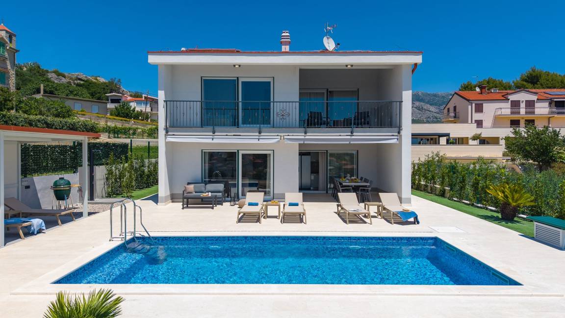 310 M² Villa ∙ 5 Bedrooms ∙ 8 Guests - Split