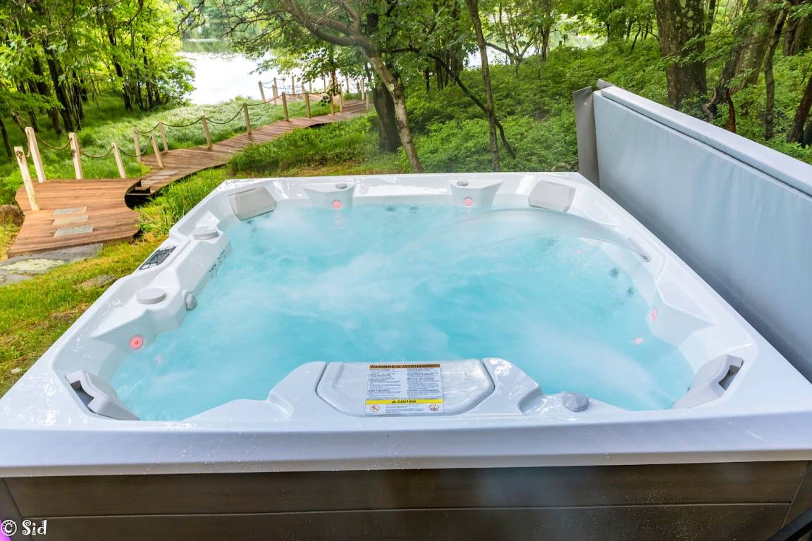 House ∙ 5 Bedrooms ∙ 12 Guests - Pocono Lake