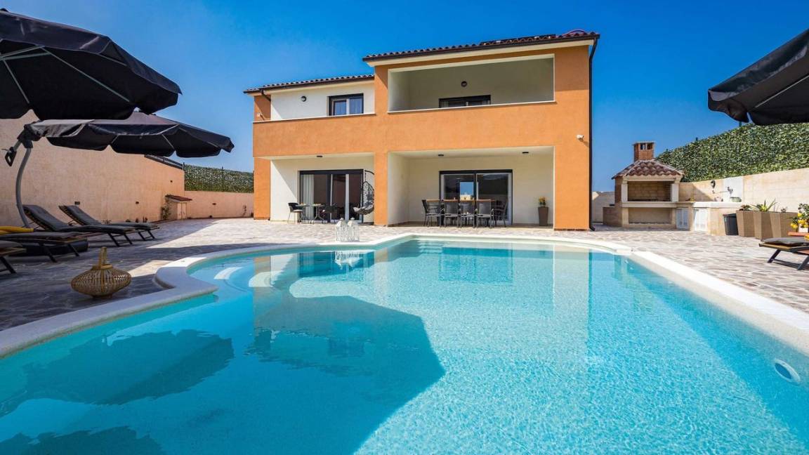 195 M² Appartement ∙ 4 Chambres ∙ 10 Personnes - Pula