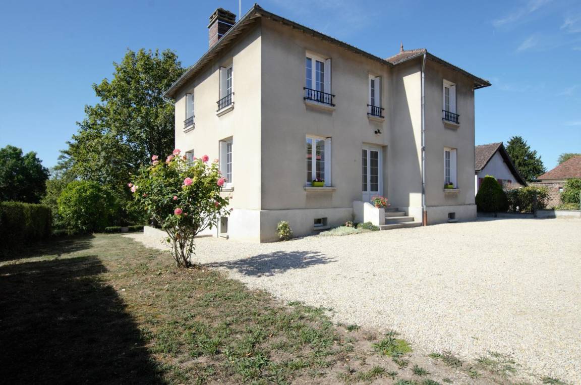 158 M² Gîte ∙ 5 Chambres ∙ 10 Personnes - Aube