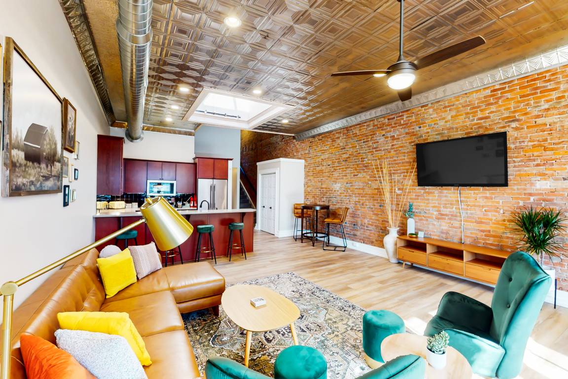 Apartment ∙ 2 Bedrooms ∙ 6 Guests - Muncie, IN