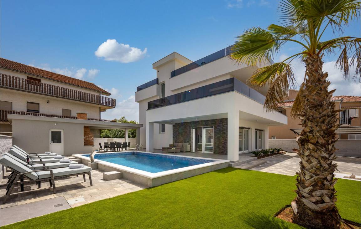 200 M² Ferienhaus ∙ 4 Schlafzimmer ∙ 8 Gäste - Sukošan