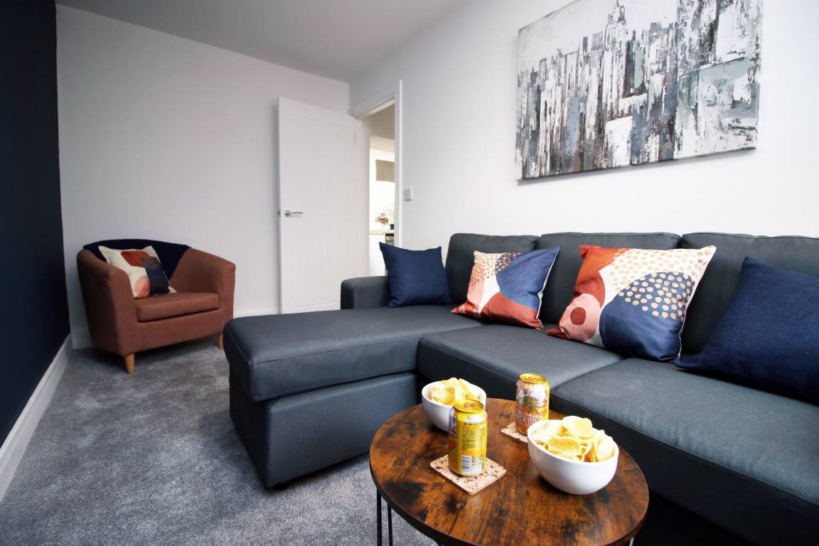 63 M² House ∙ 2 Bedrooms ∙ 3 Guests - South Wales