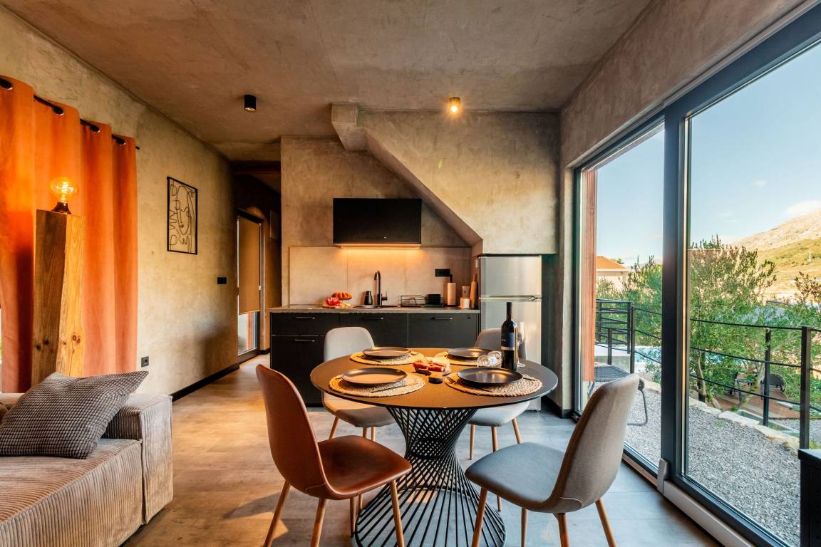 250 M² Ferienhaus ∙ 6 Schlafzimmer ∙ 12 Gäste - Omiš