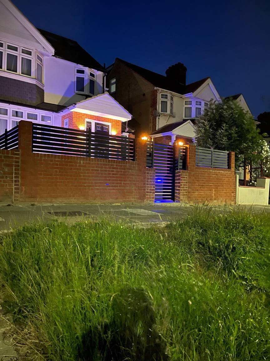 150 M² House ∙ 6 Bedrooms ∙ 12 Guests - Watford