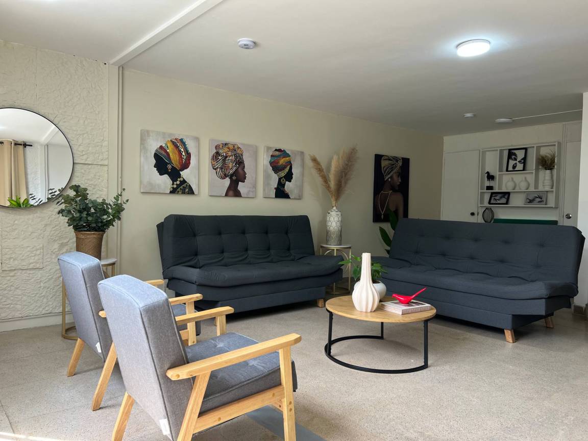 500 M² Casa ∙ 9 Quartos ∙ 16 Hóspedes - Medellín