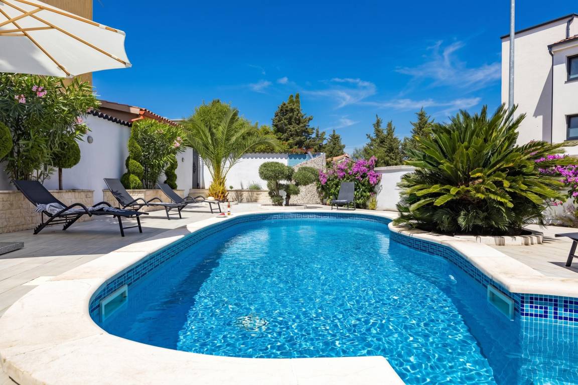 150 M² Villa ∙ 4 Chambres ∙ 8 Personnes - Pula