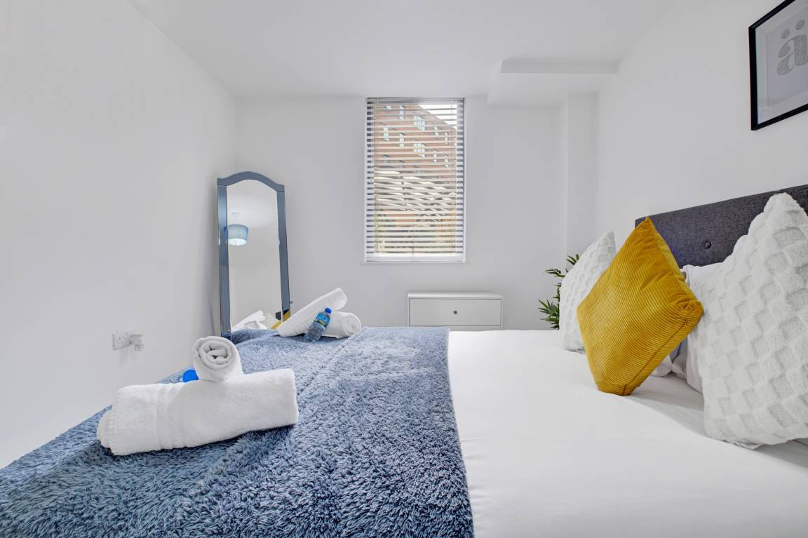 75 M² Apartment ∙ 2 Bedrooms ∙ 5 Guests - Midlands Arts Centre