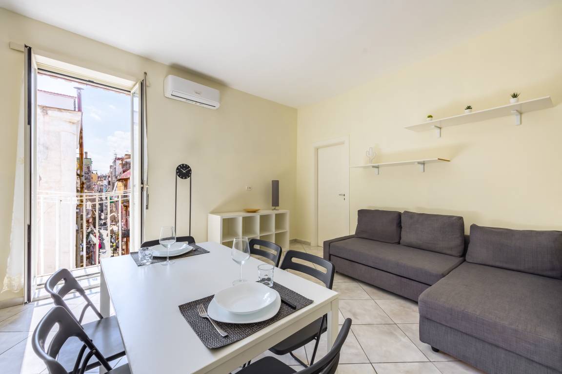 72 M² Apartamento ∙ 1 Habitación ∙ 4 Huéspedes - Nápoles