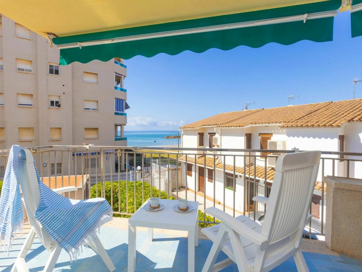65 M² Huoneisto ∙ 2 Makuuhuonetta ∙ 4 Vierasta - Cunit