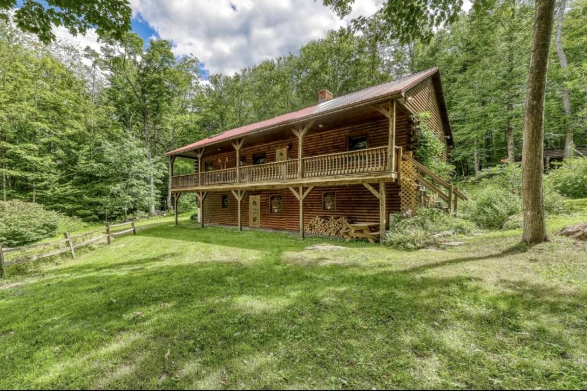 House ∙ 4 Bedrooms ∙ 8 Guests - Stratton, VT