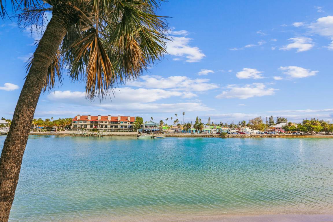 102 M² Condo ∙ 2 Bedrooms ∙ 4 Guests - Treasure Island, FL