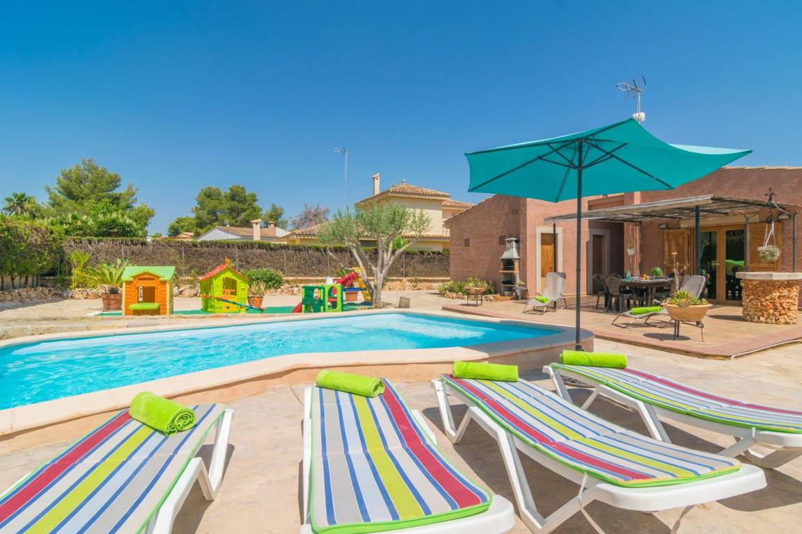 160 M² Villa ∙ 4 Bedrooms ∙ 6 Guests - Cala Millor
