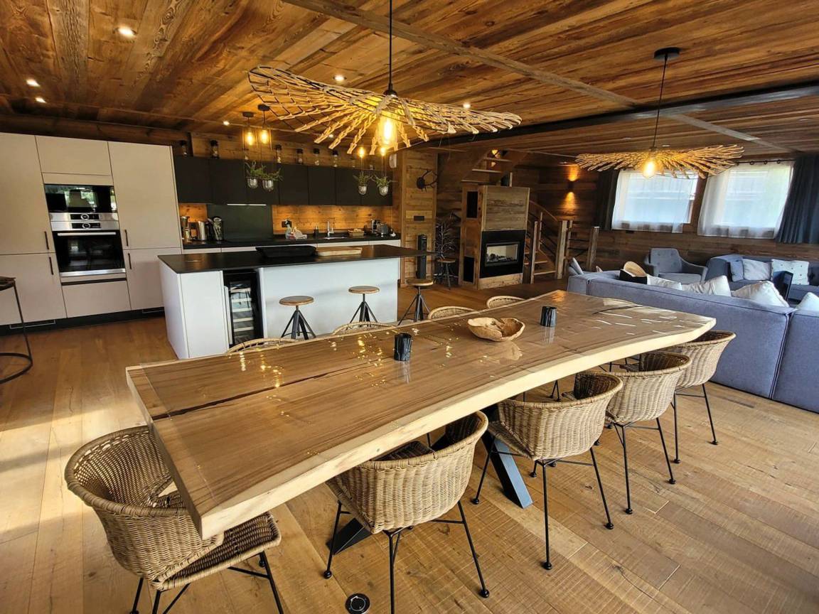 230 M² Chalet ∙ 4 Bedrooms ∙ 14 Guests - Les Gets