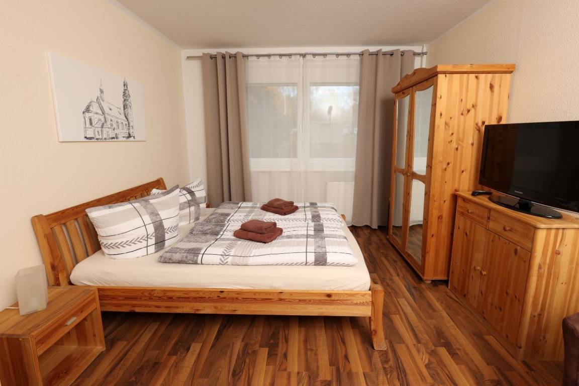 Ferienwohnung ∙ 2 Schlafzimmer ∙ 9 Gäste - Altenburg