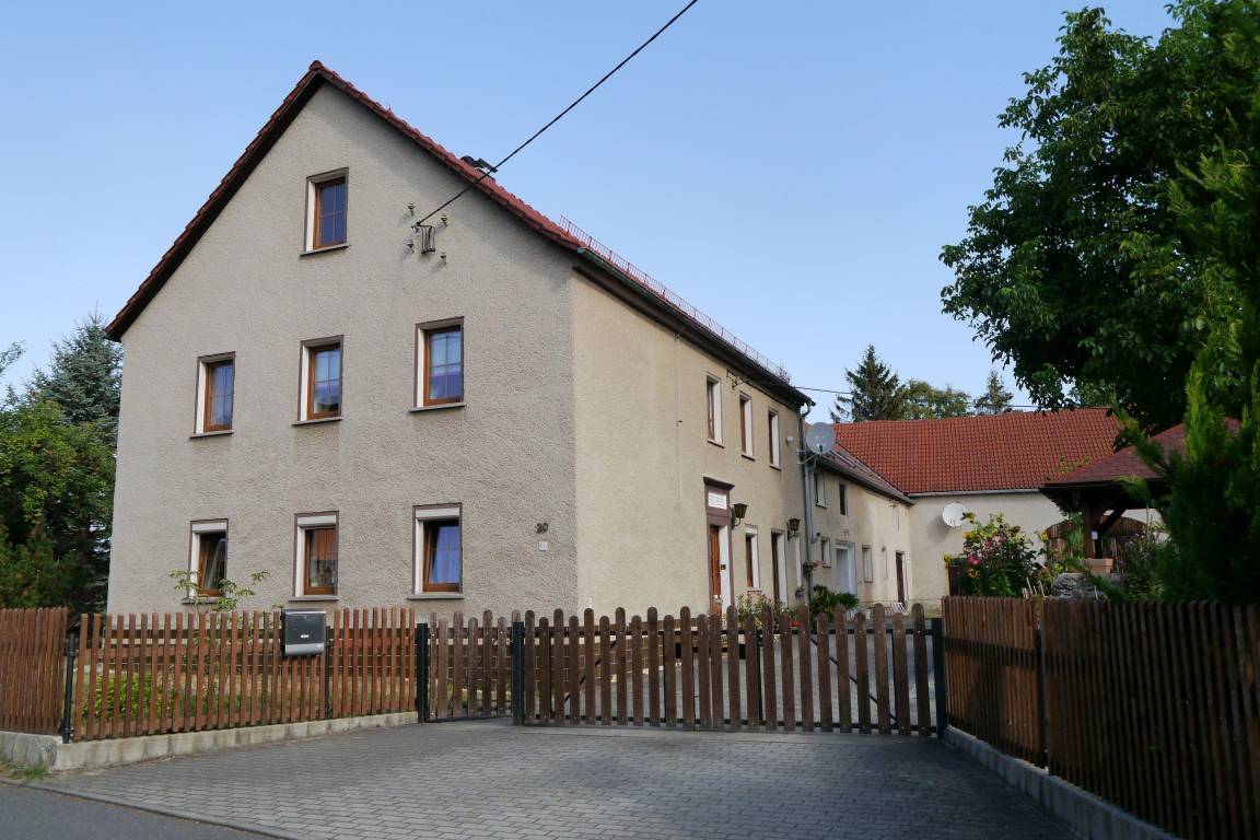 41 M² Ferienwohnung ∙ 1 Schlafzimmer ∙ 2 Gäste - Radeberg