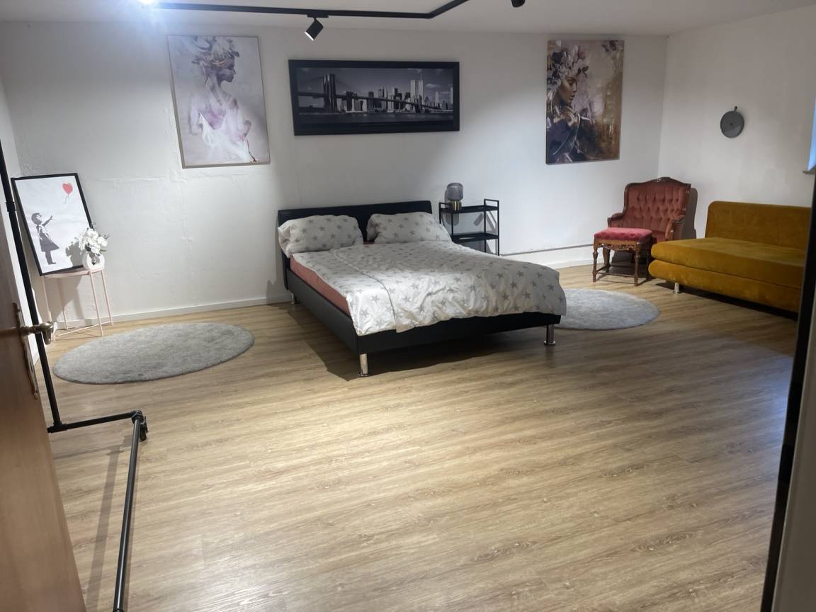 121 M² Ferienwohnung ∙ 2 Schlafzimmer ∙ 7 Gäste - Burkheim